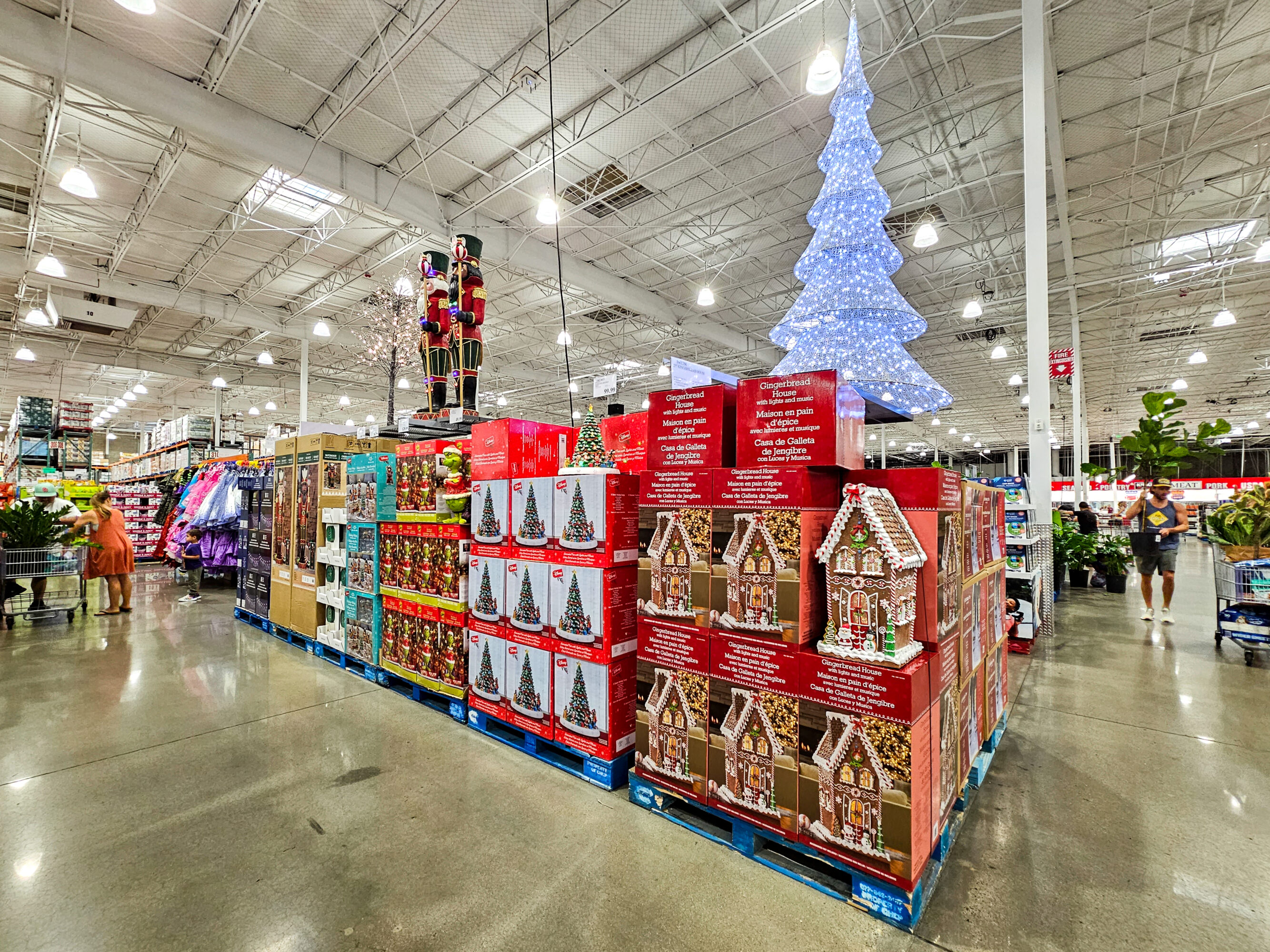 Costco Christmas Aisle – 5 Minutes with Joe